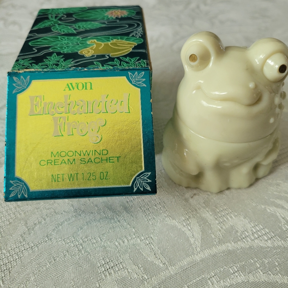 Vintage Avon Enchanted Frog Moonwind Cream Sachet 1.2… - Gem